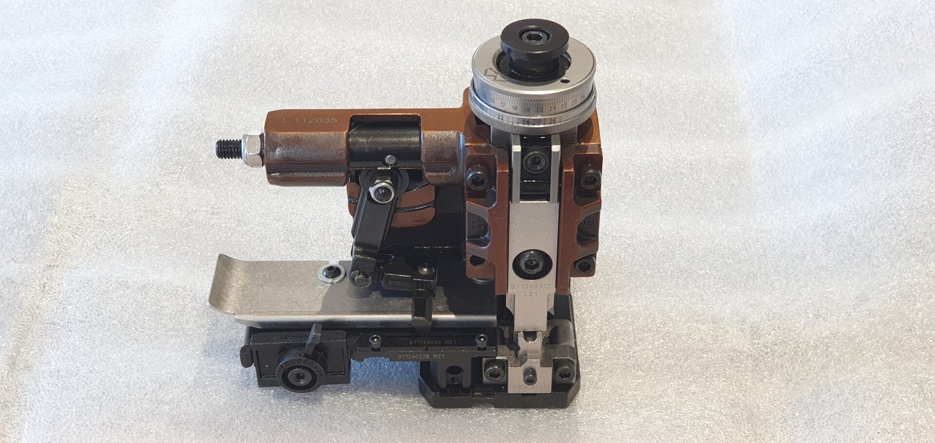 Applicator for Delphi-Aptiv 12191818 - Leadmaker Services